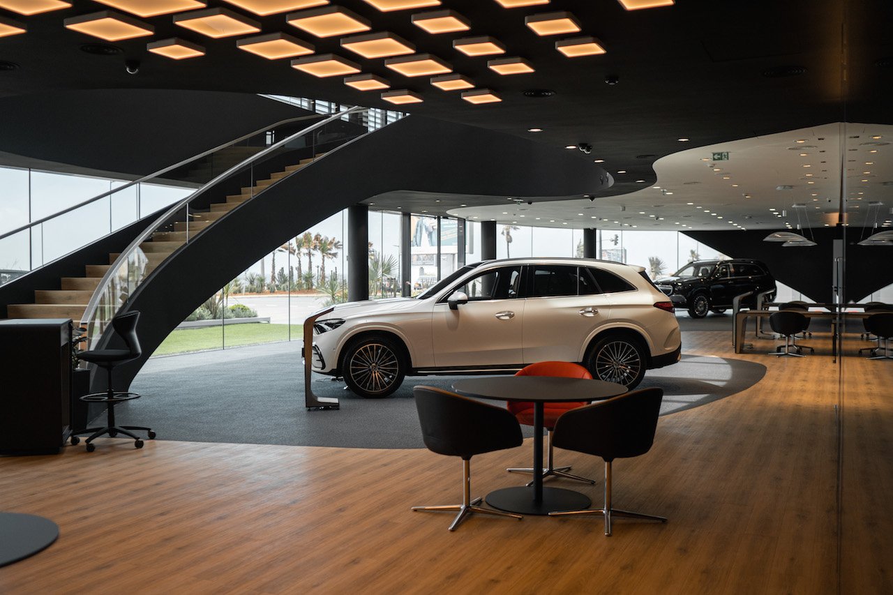 Mercedes-Benz flagship store, vitrine sublime et ultime - Drivers Life
